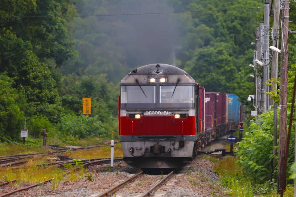 【2025/6月】大沼界隈貨物撮影の旅（その6）大沼駅 駅舎直結ホームにて: 無理やって！！！